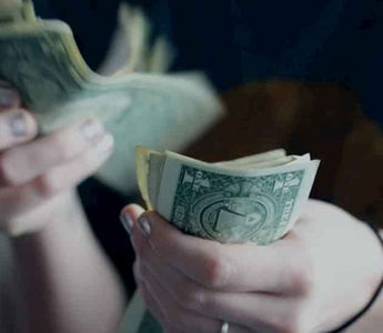 6 Reasons to Invest in a Thin Wallet This Year – Paperwallet